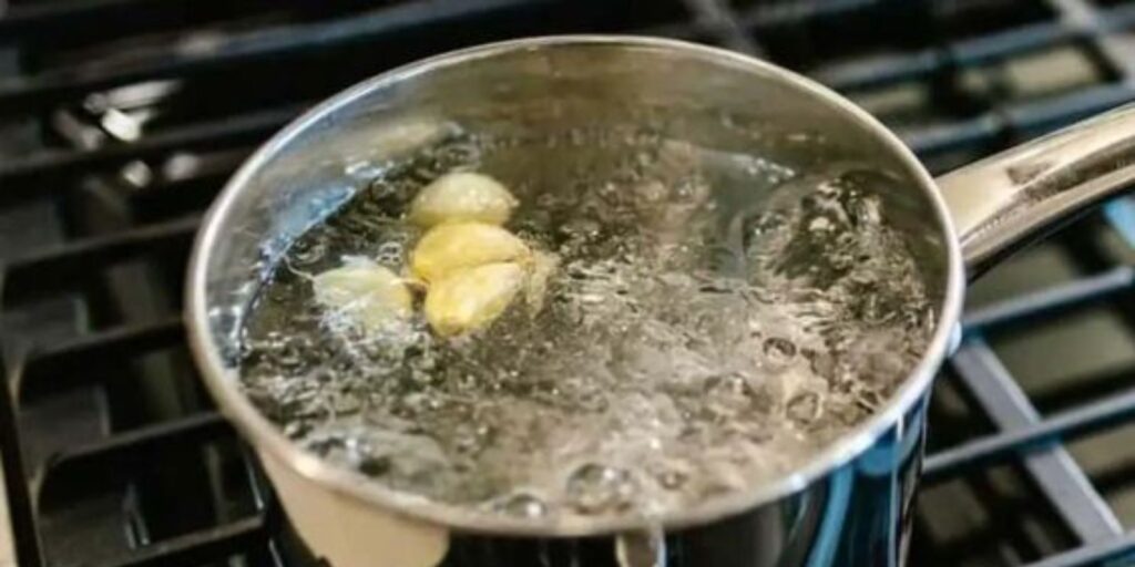 Boil 5 Cloves of Garlic in a Pan: This Solves a Well-Known Problem ...